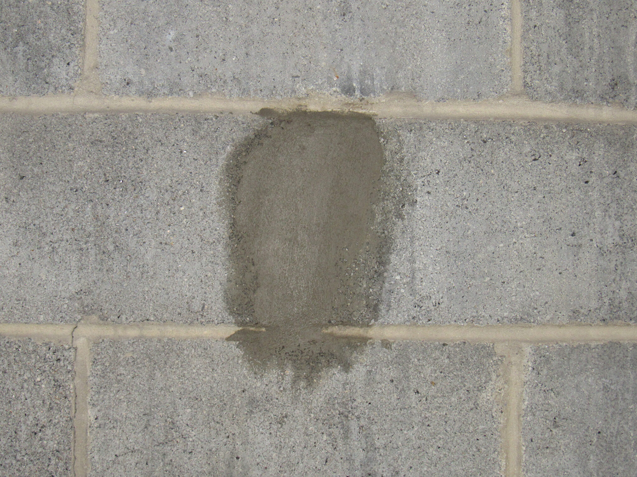 DRYLOK® Fast Plug Hydraulic Cement for Masonry Structures